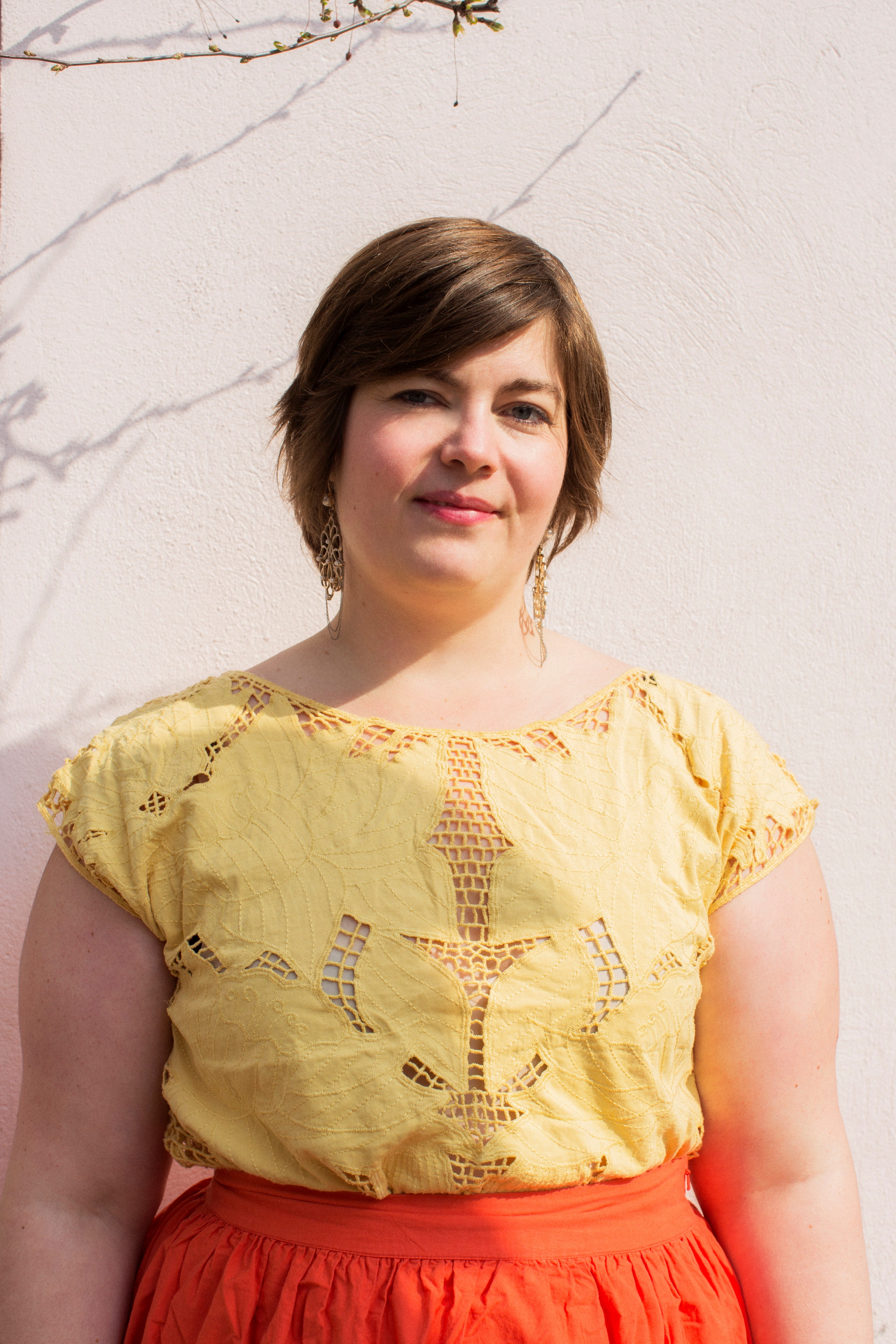 Om aftenen lytter Ida til gamle telefonsvarerbeskeder fra sin mor. Det ...