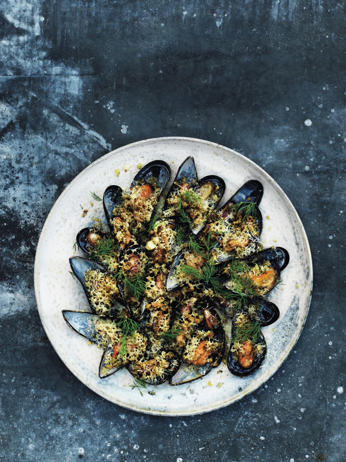 Opskrift på gratinerede muslinger | femina