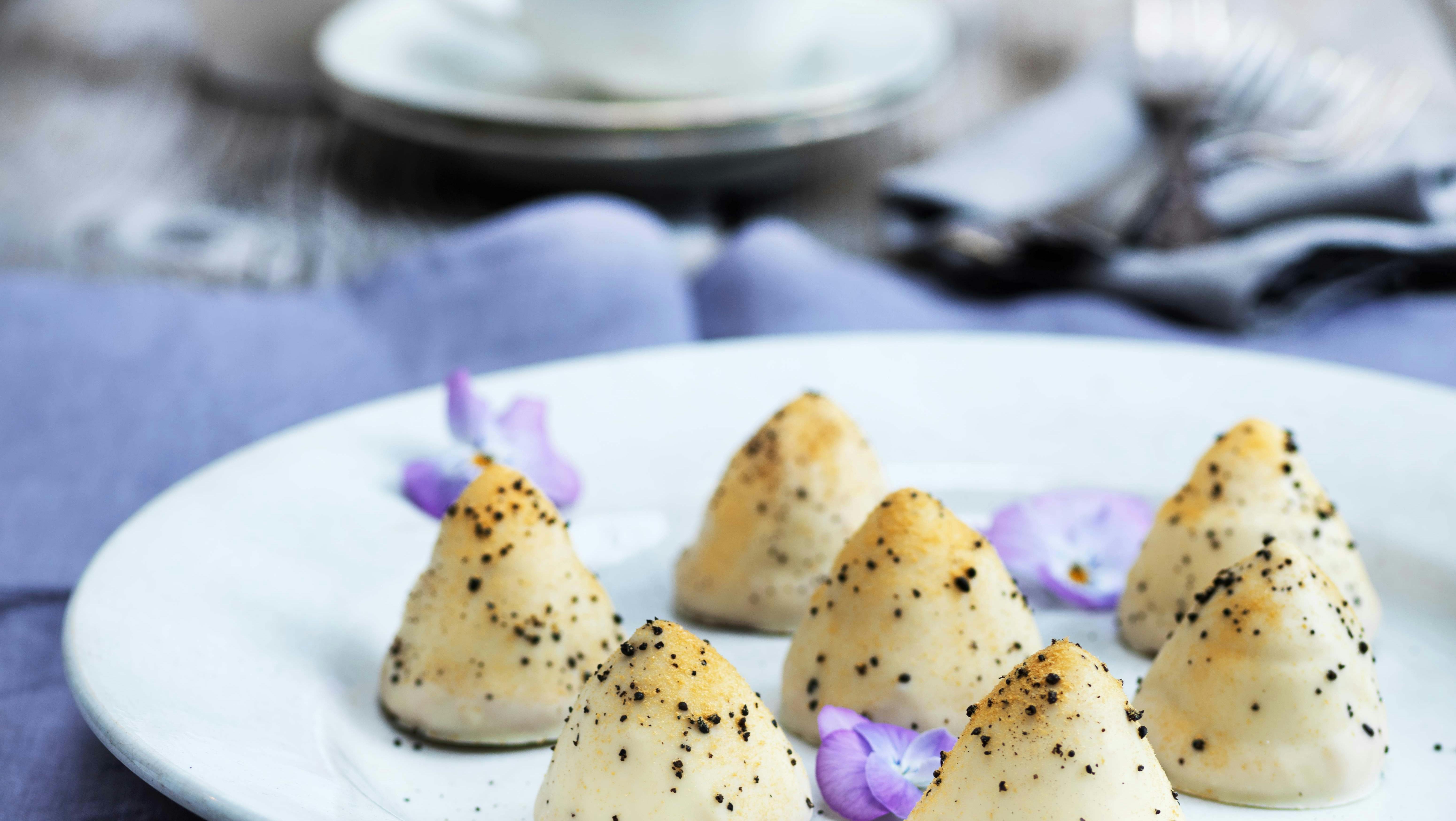 Sarah Bernhardt med hvid chokolade, passionsfrugt og lakrids | Femina Sarah Bernhardt med hvid chokolade, passionsfrugt og lakrids | Femina