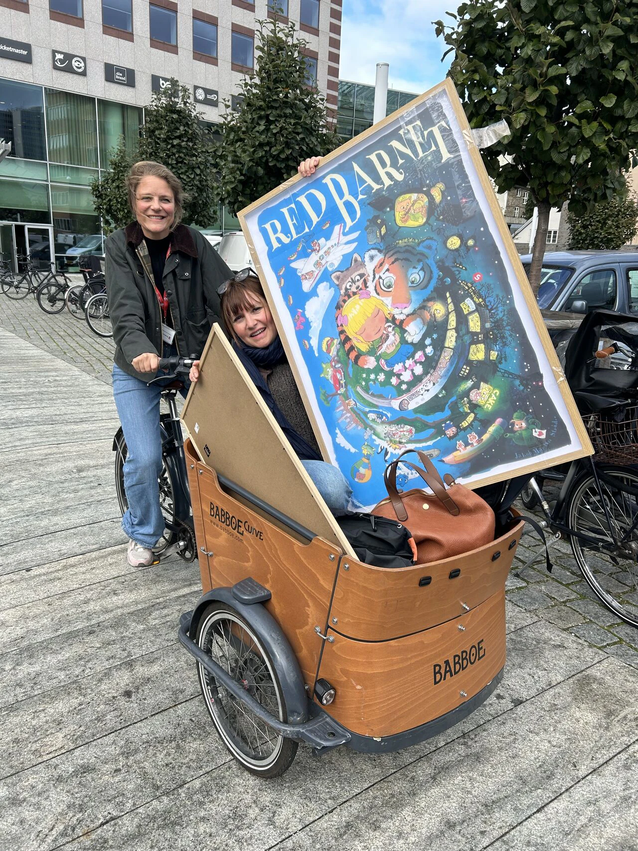 Jakob Martin Strid står bag fantastisk støtteplakat til Red Barnet | Femina