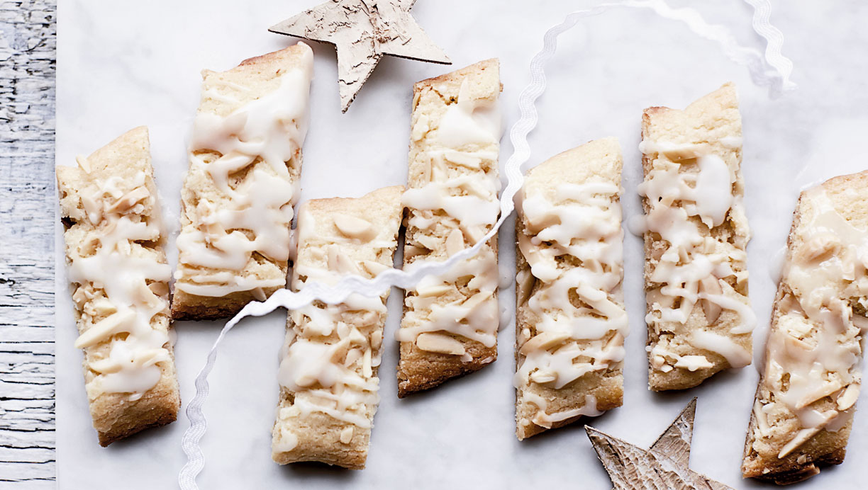 Mandelsnitter med hvid glasur | SØNDAG